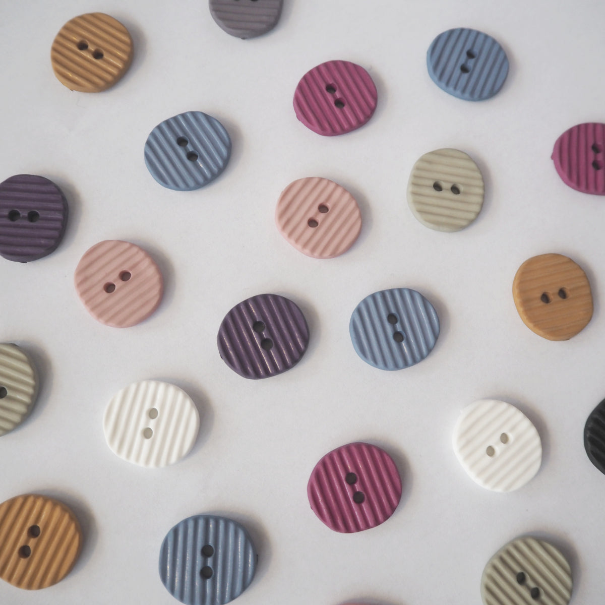 20mm Textured Ridge Matte Button – Guthrie & Ghani