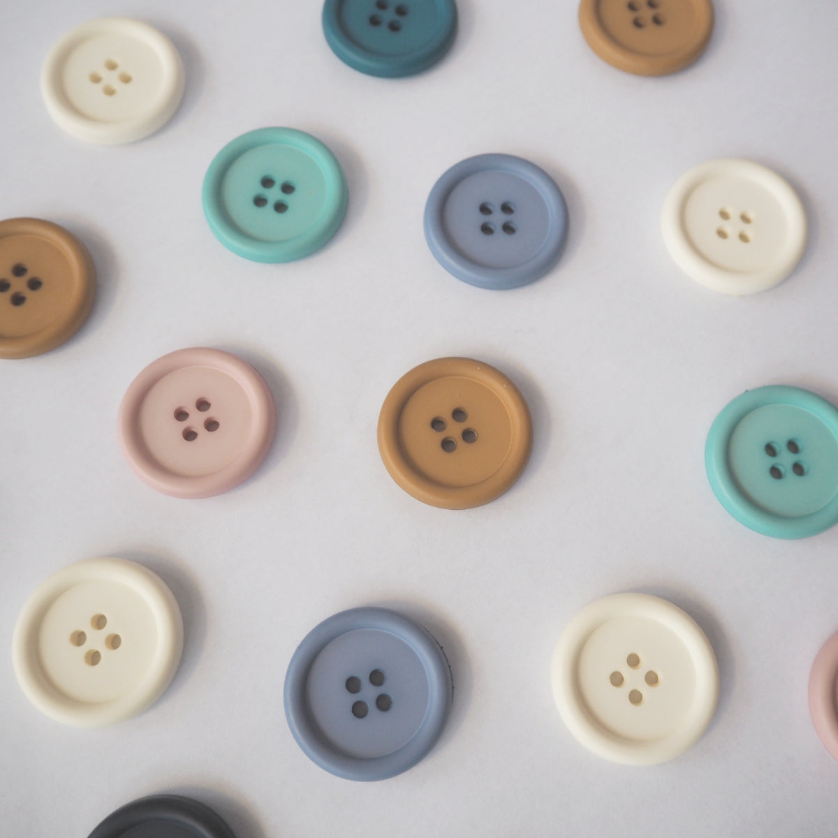 28mm 4 Hole Matte Button – Guthrie & Ghani