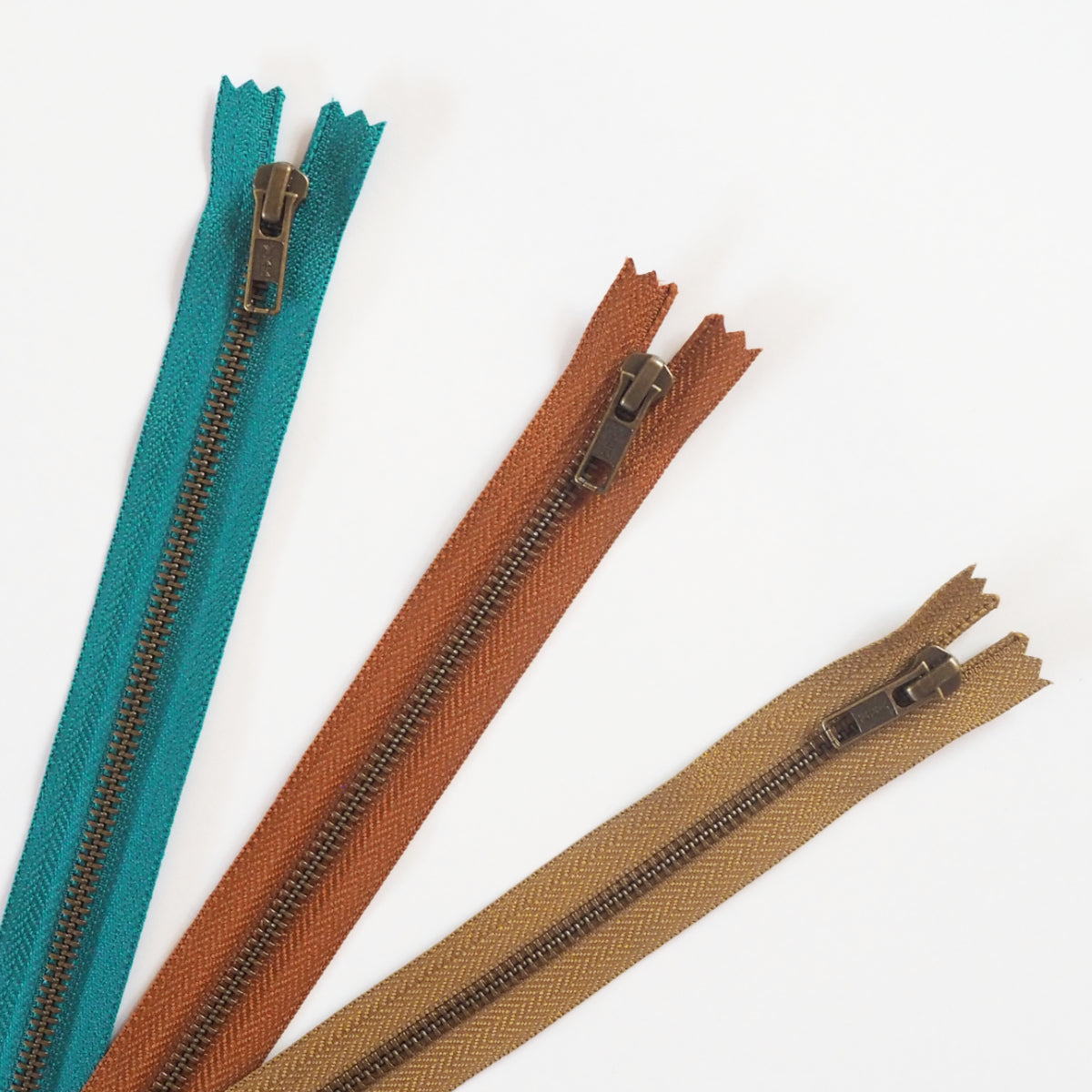 YKK Metal Antique Bronze Metal Teeth 9" Zip – Guthrie & Ghani